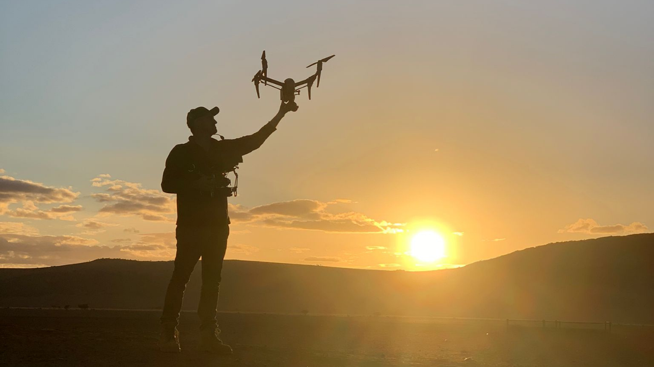 DRONES BEHIND THE SCENES OF THE TOURIST WITH HELIGUY - Ausfilm